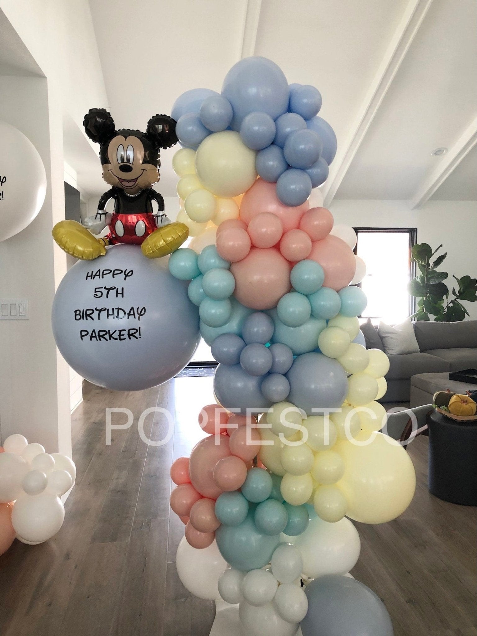 Vintage Mouse Balloon Arch Kit – PopFestCo